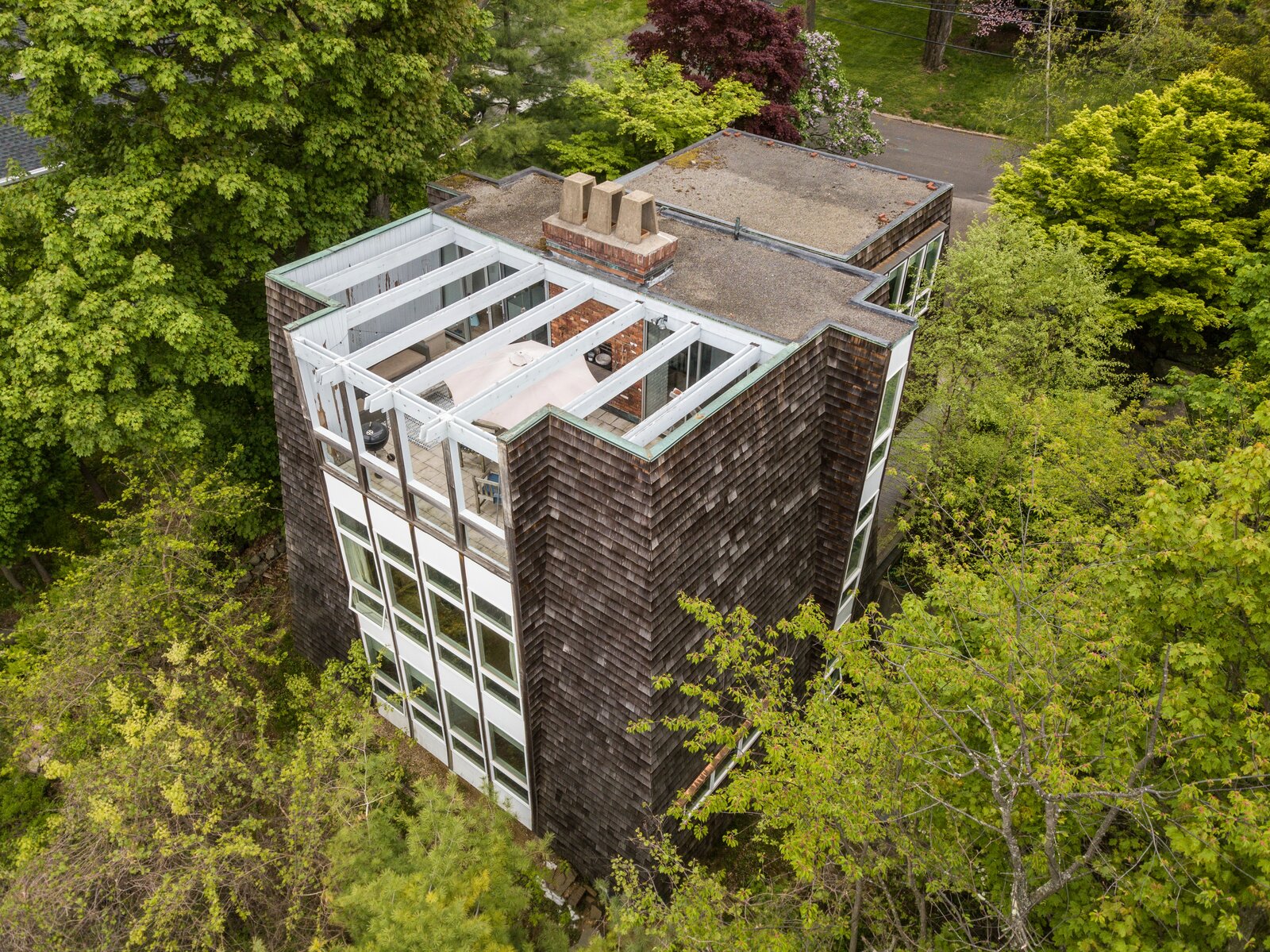 A Pristine Midcentury With Soaring Walls of Glass Seeks $1.8M in New ...