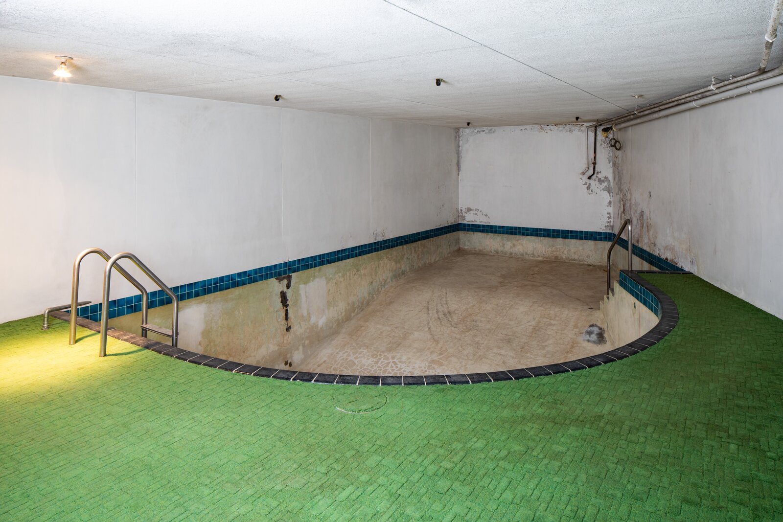 Photo 11 of 11 in A “Floating” Midcentury Time Capsule Lists for $750K ...