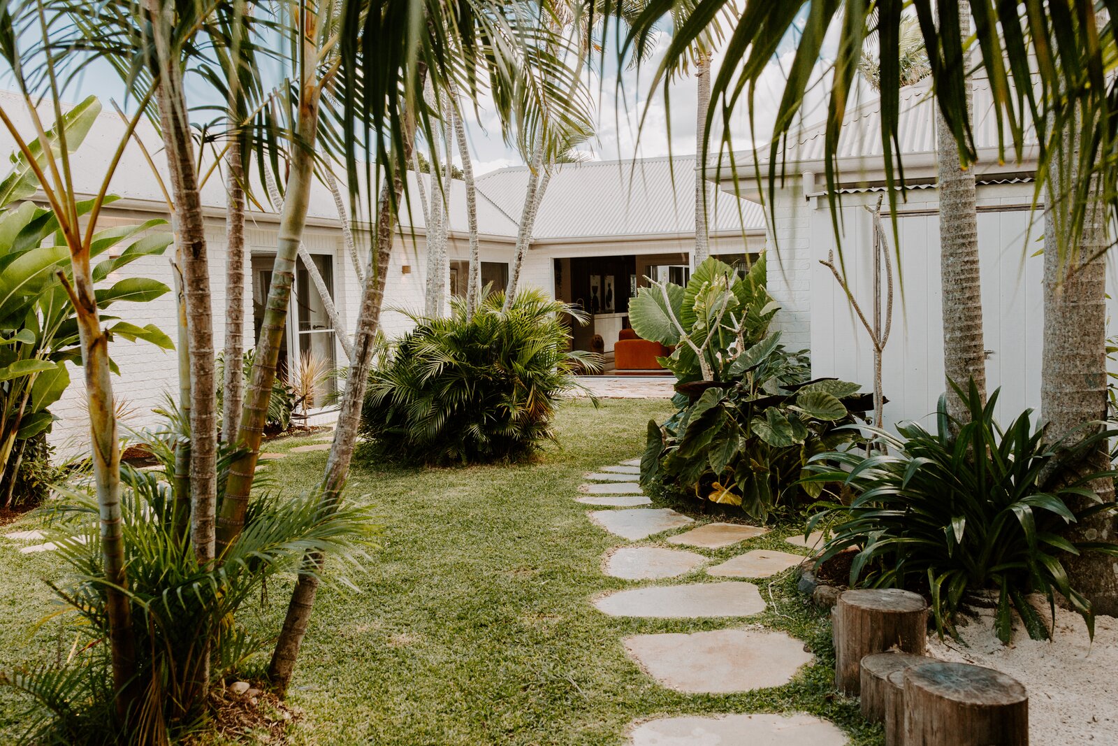 Photo 1 of 10 in Every Day Feels Like Vacation in This Byron Bay Home ...