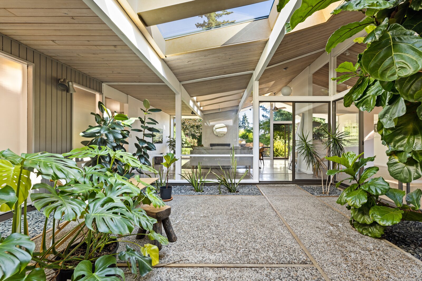 An Oregon Midcentury With a Lush Indoor Garden Could Be Yours for $1.2M ...