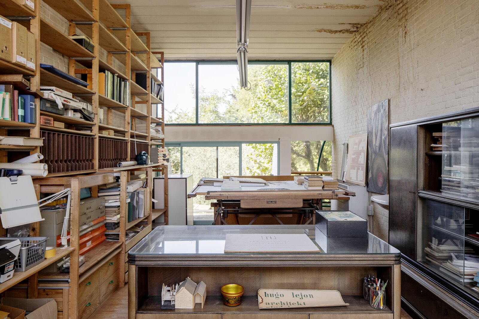 Photo 10 of 11 in A Pristine, Postmodern House Seeks €445K Outside ...