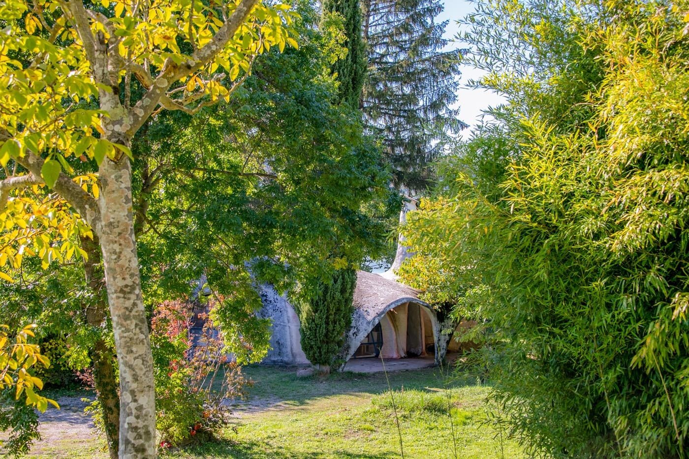 Photo 2 of 9 in A Bubbly Building Fit for a Hobbit Pops Up for €380K in ...