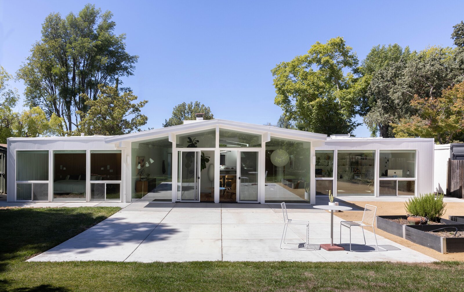 Photo 16 of 29 in Before & After: New Homeowners Join the Eichler Fan ...