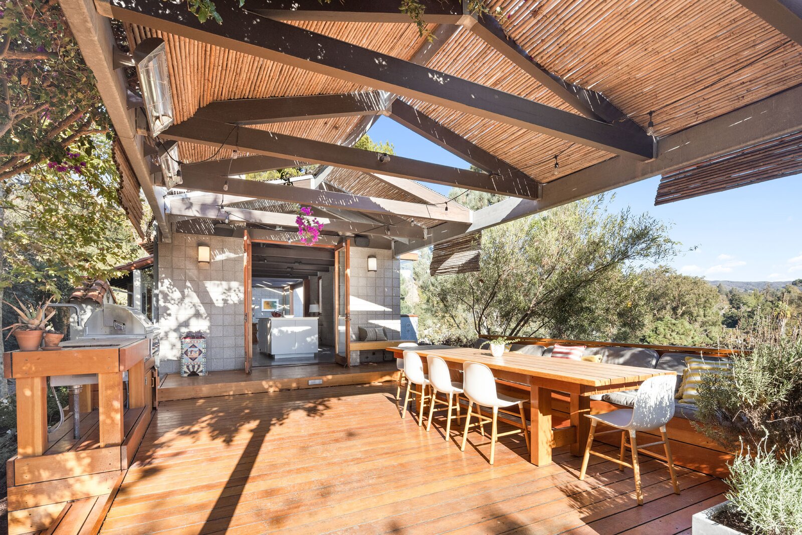 Photo 7 of 10 in A Monumental Home Made of Cinder Blocks and Glass ...