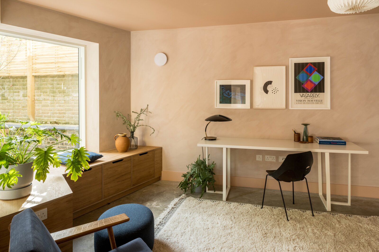 Photo 6 of 11 in This Converted Coach House in London Radiates Calming ...