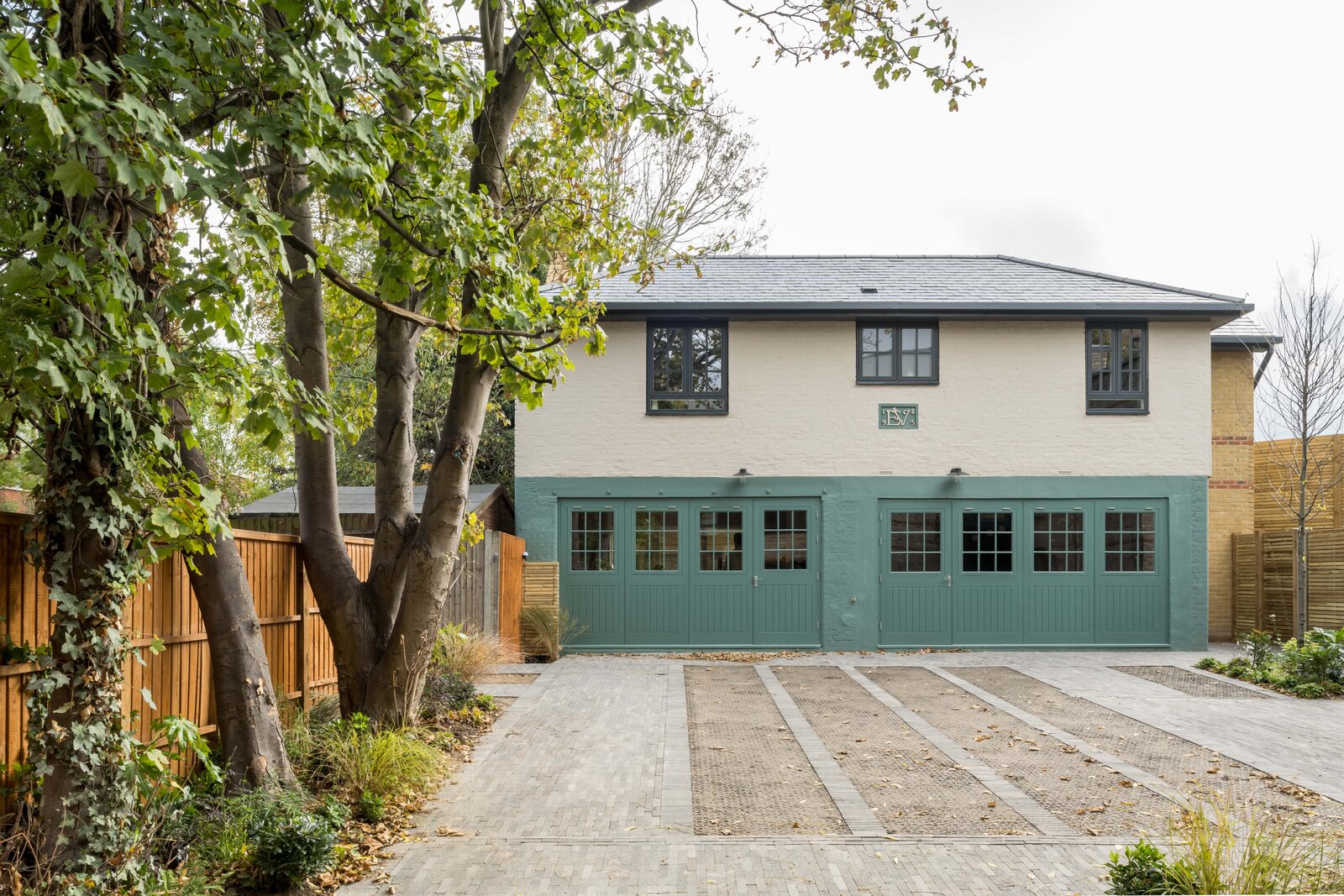 Photo 2 of 11 in This Converted Coach House in London Radiates Calming ...