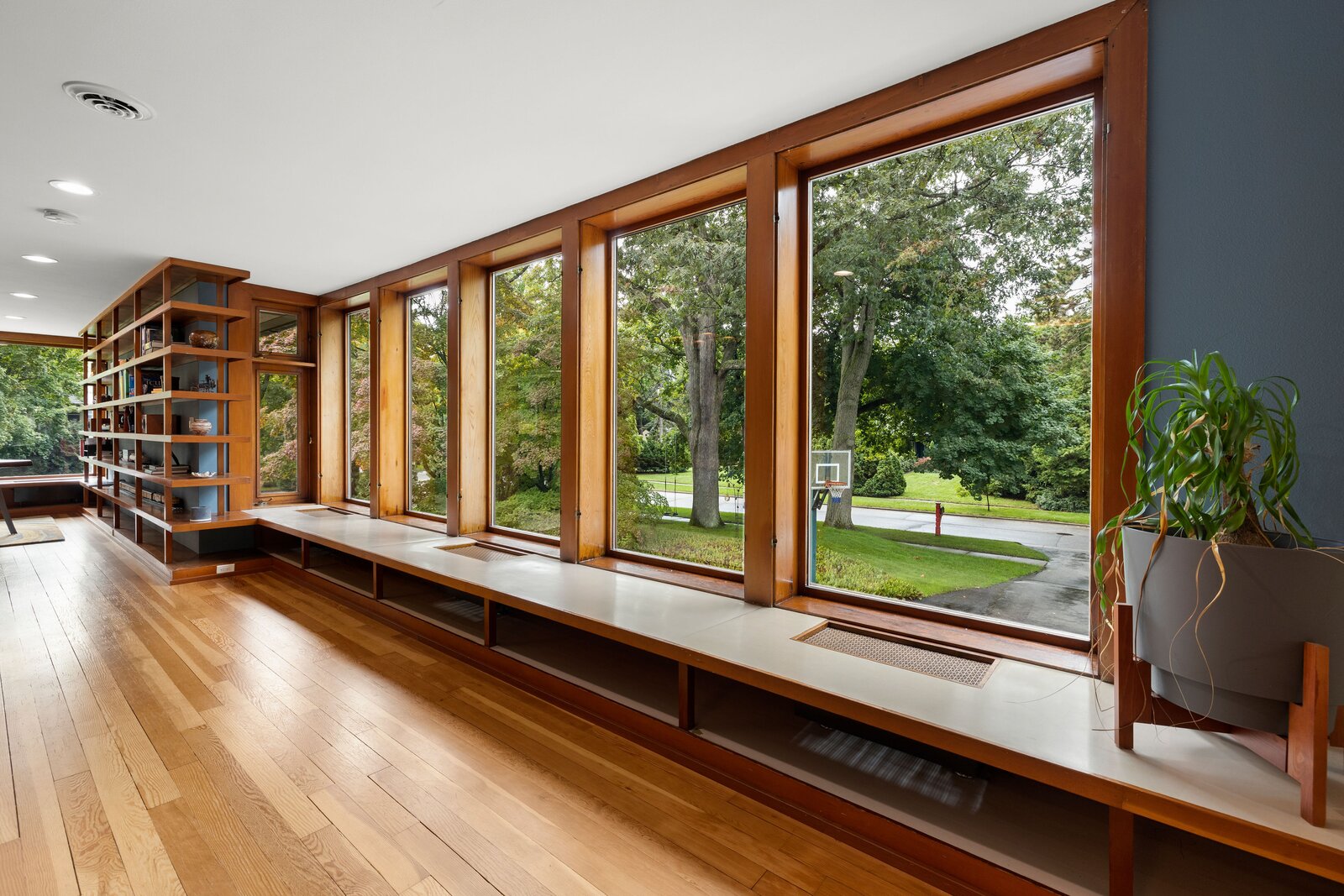 Photo 7 of 10 in A Midcentury Marvel in Michigan Lists for $775K - Dwell
