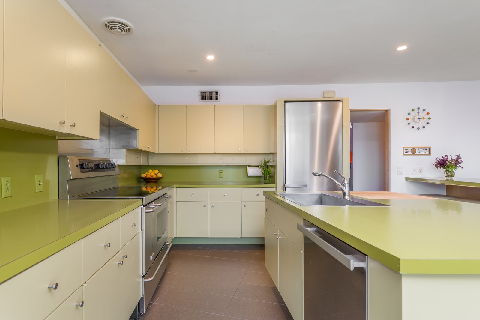 Photo 3 of 10 in A 1960s Gem by a Frank Lloyd Wright Disciple Seeks $2 ...