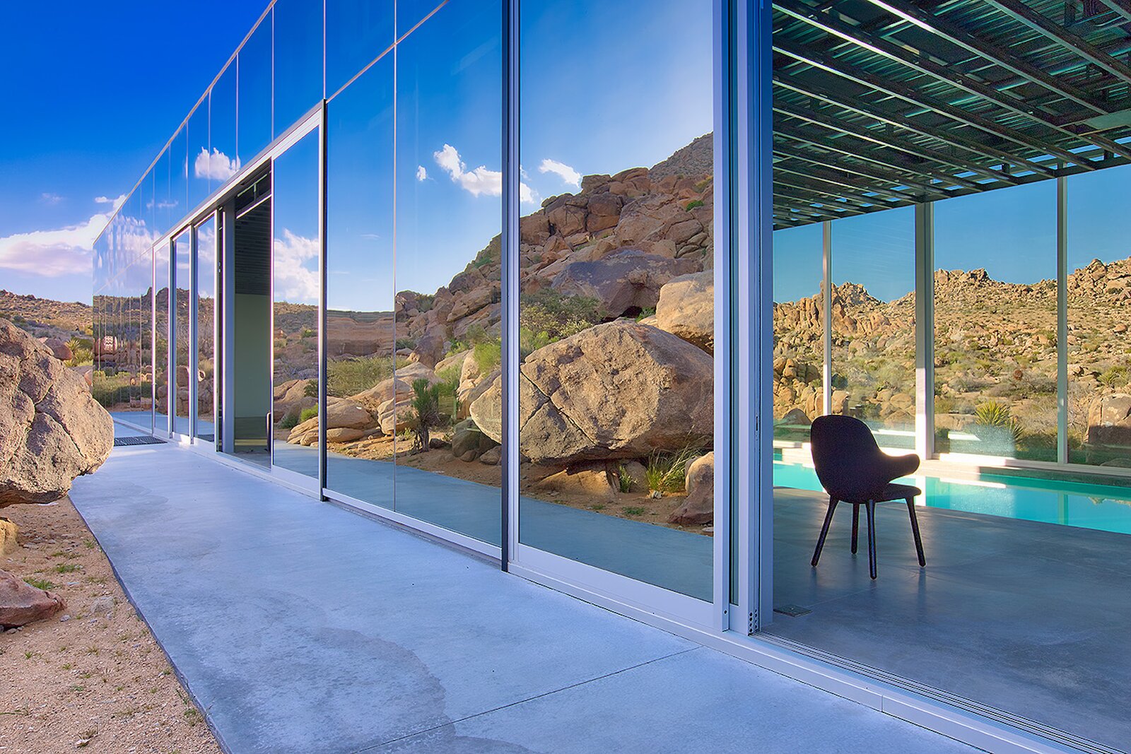 Photo 2 of 9 in The Instagram Infamous “Invisible House” in Joshua Tree ...