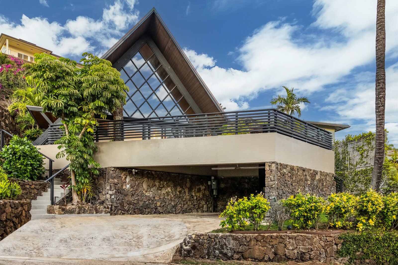 Photo 1 of 10 in A Historic Hawaiian A-Frame Just Hit the Market on O ...