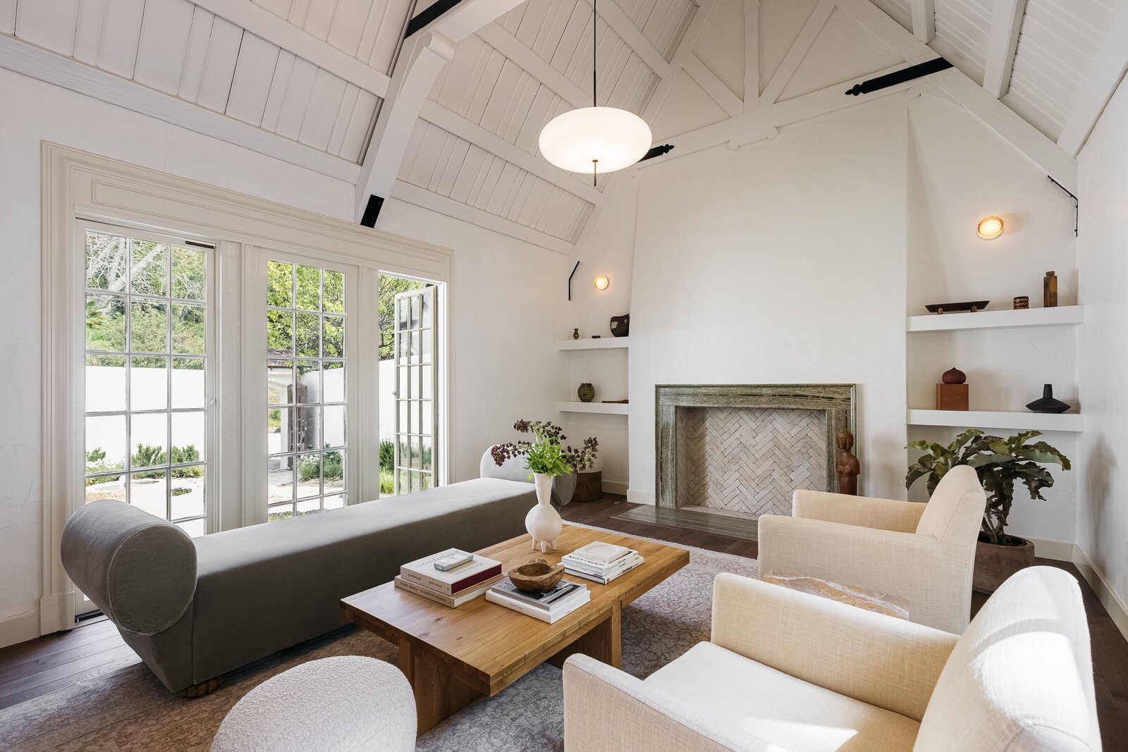 Photo 4 of 11 in Listed for $3M, This 1920s Tudor Was Once Home to a ...