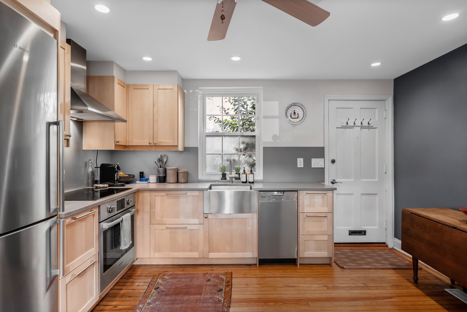 Photo 3 of 8 in Asking $415K, This 690-Square-Foot Trinity House in ...
