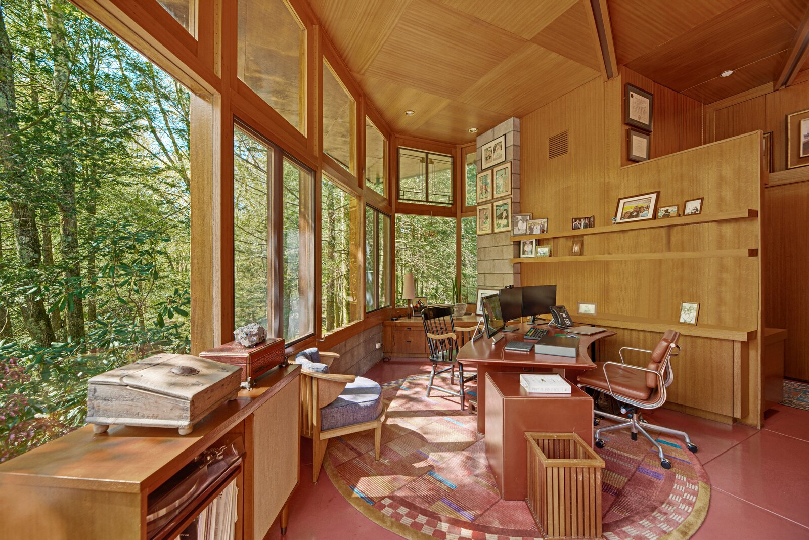 Photo 7 of 10 in One of Frank Lloyd Wright’s Largest Homes Just Hit the ...