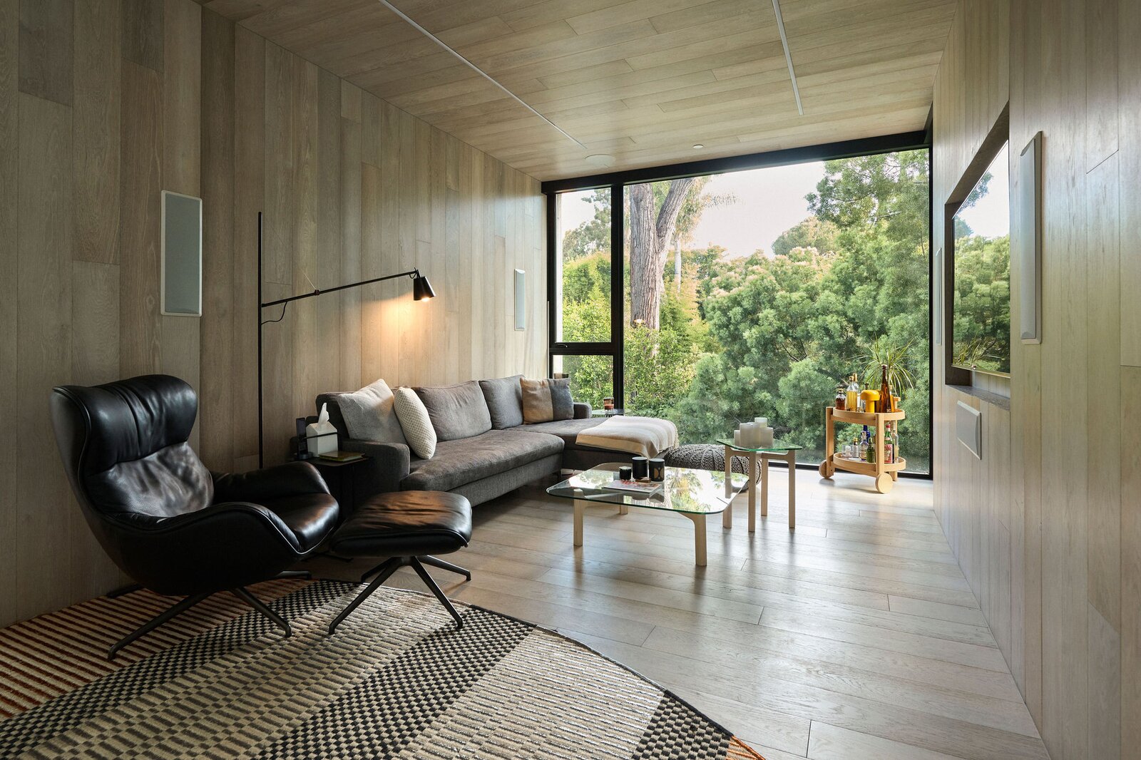 Photo 4 of 9 in An Architect’s Minimalist Home Gets a Splash of Color ...