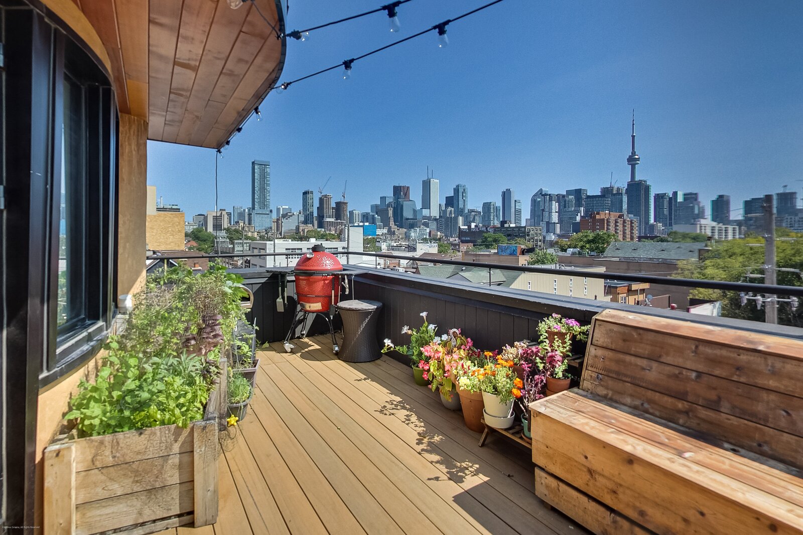 Photo 11 of 12 in For $2.2M, You Can Soak Up Toronto’s Skyline From ...