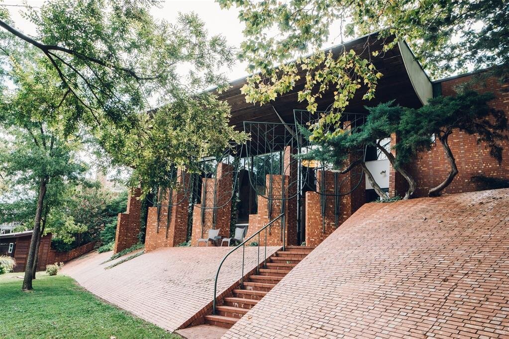 Photo 1 of 10 in One of Oklahoma City’s Most Extraordinary Midcentury ...