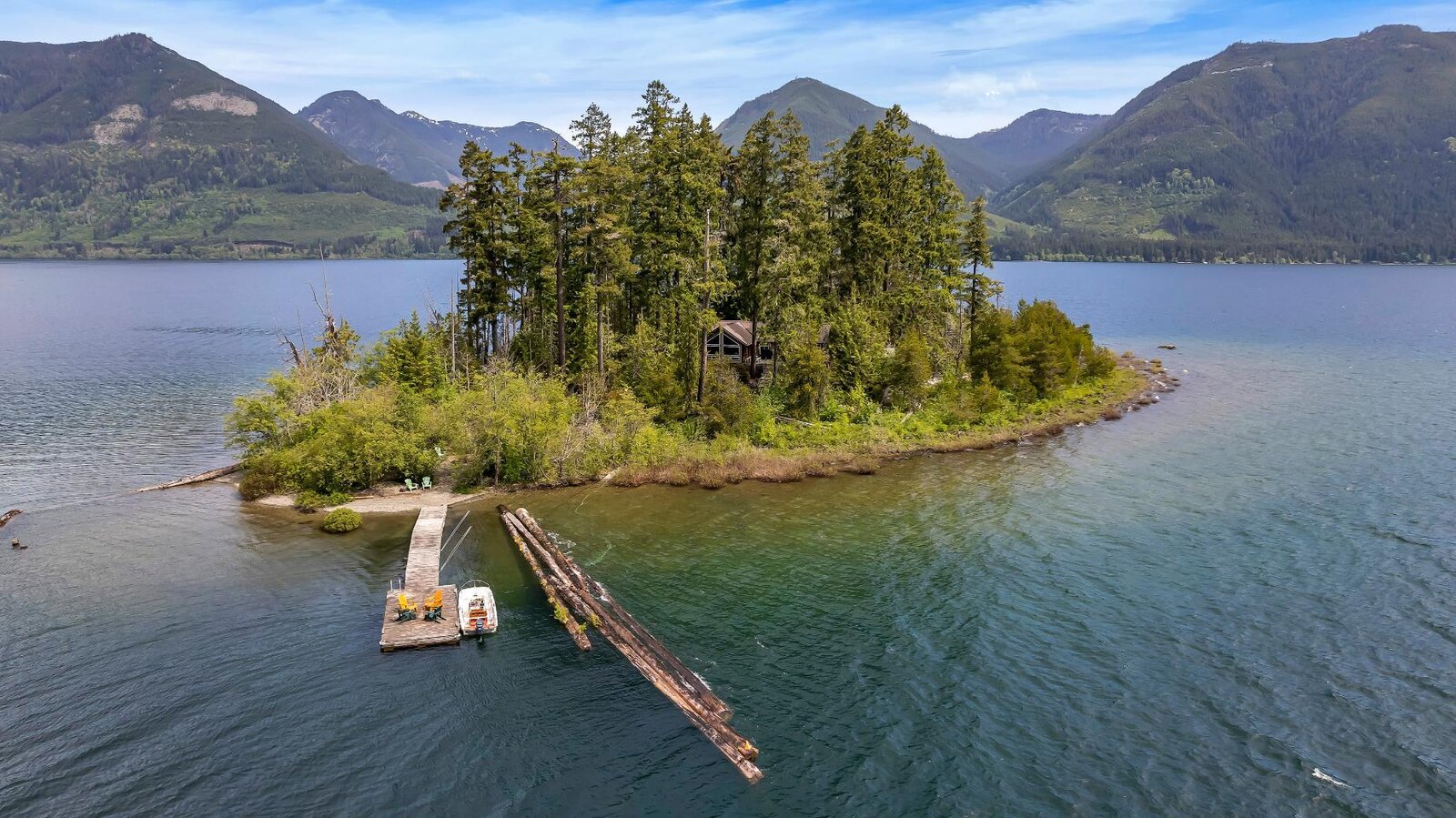 Photo 2 of 10 in Get an Off Grid Paradise With This $1.2M Canadian ...