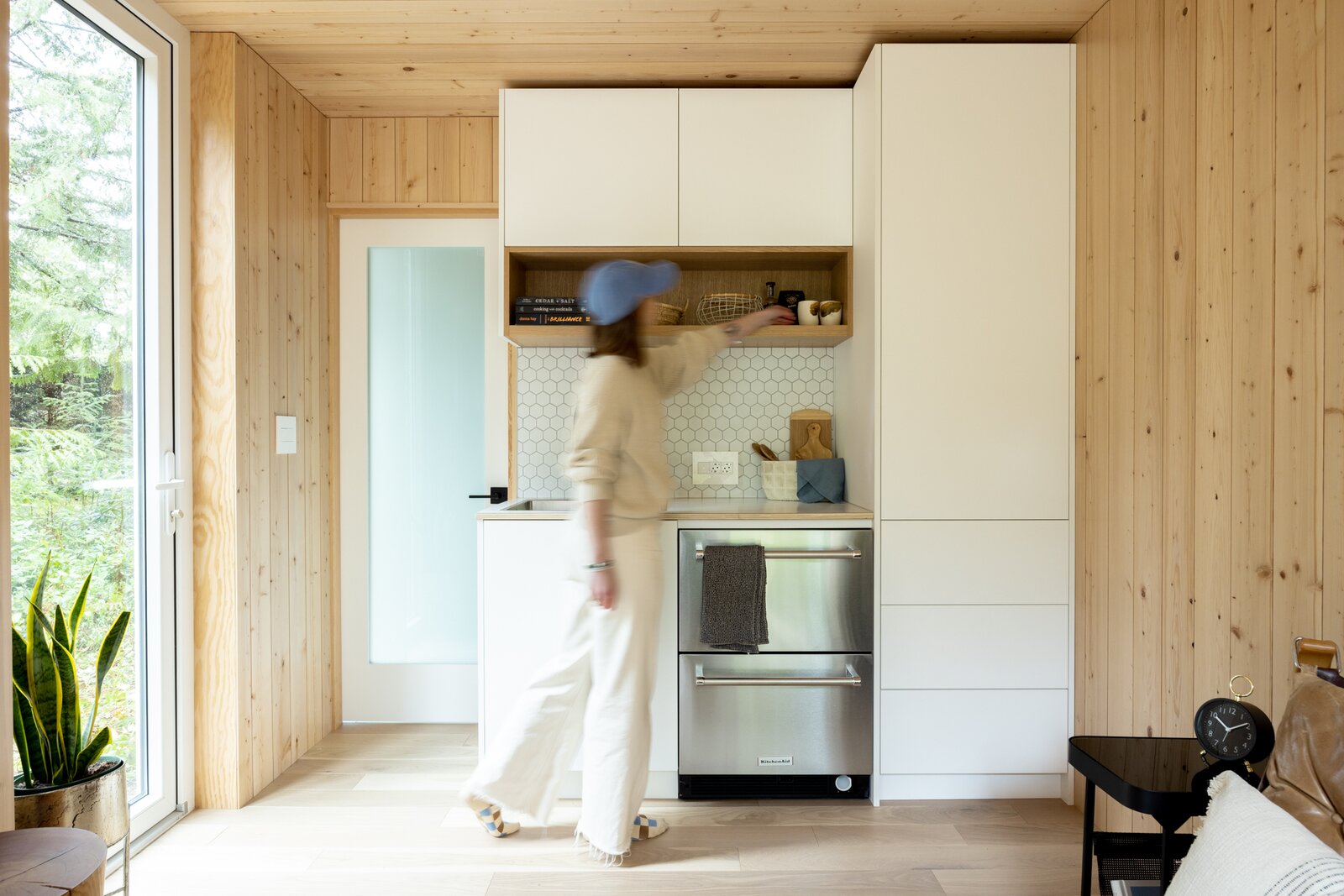 Photo 5 of 11 in Prefab Builder Aux Box Makes Preciously Small Backyard ...