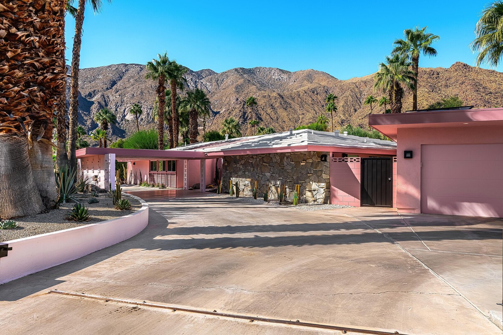 Photo 2 of 8 in This $3.5M Palm Springs Home Has Major “Barbie” Vibes ...
