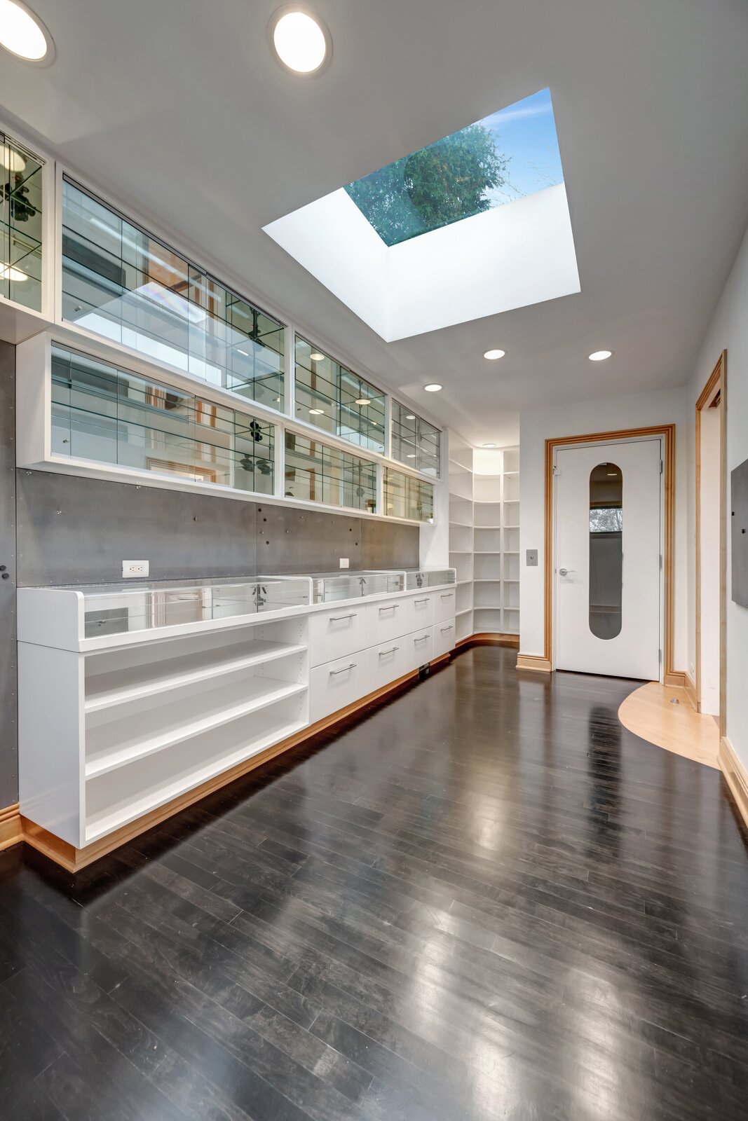 Photo 9 of 10 in The Home of “Batman” Building Architect Earl Swensson ...