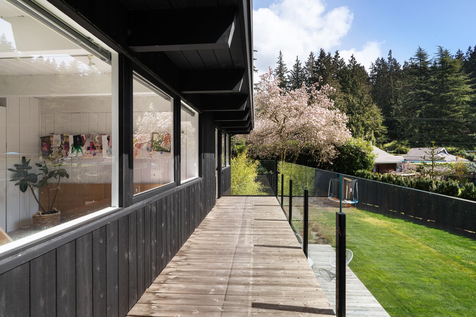 Photo 8 of 9 in Sleek, Minimalist Vibes Reign in This $2.8M Vancouver ...