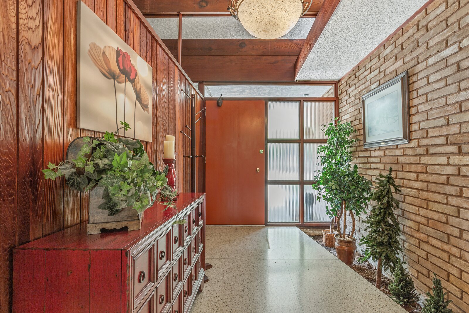 Photo 3 of 9 in There’s a Lot to Love in This Texas Midcentury Seeking ...