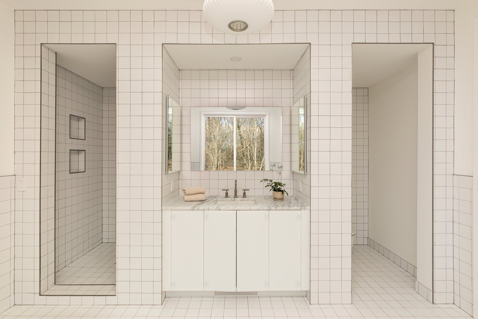 Photo 9 of 10 in In Upstate New York, a Crisp, Cuboid Home Seeks $2.9M ...