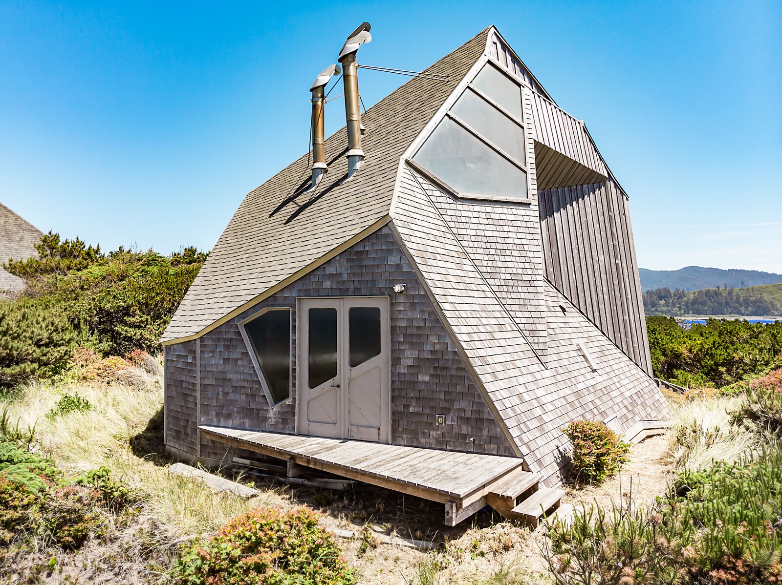 Is This $759K Cabin the Wildest Beach House on the Oregon Coast? - Dwell