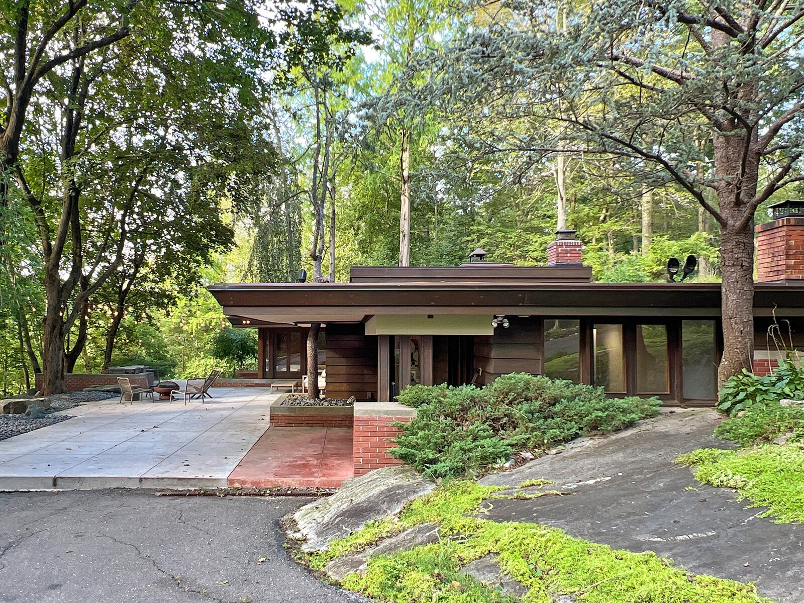 In Connecticut, a Woodsy Midcentury by a Frank Lloyd Wright Protégé ...