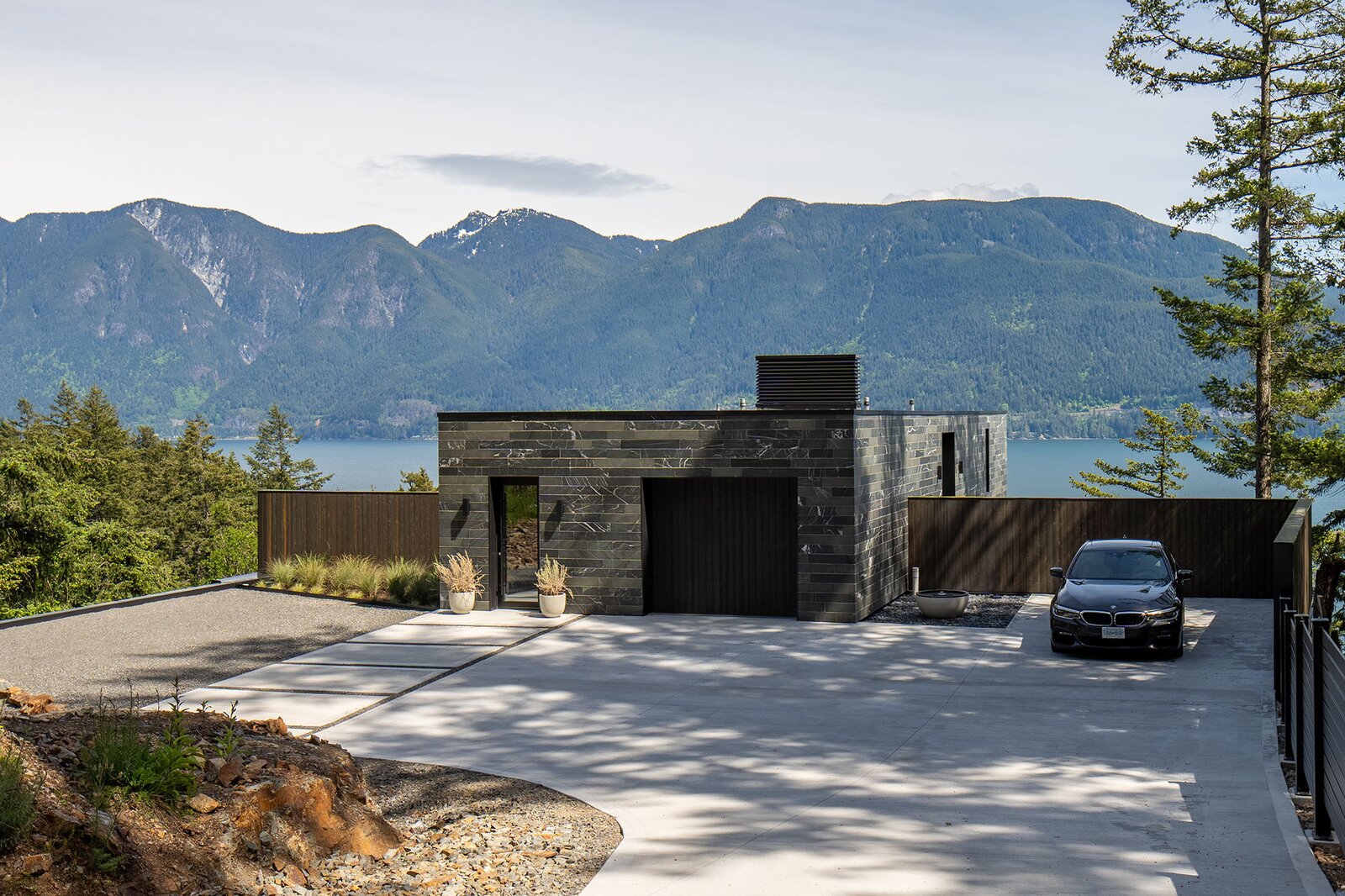 Photo 2 of 11 in Want to Live on the Edge? This $3.3M Home Is Perched ...