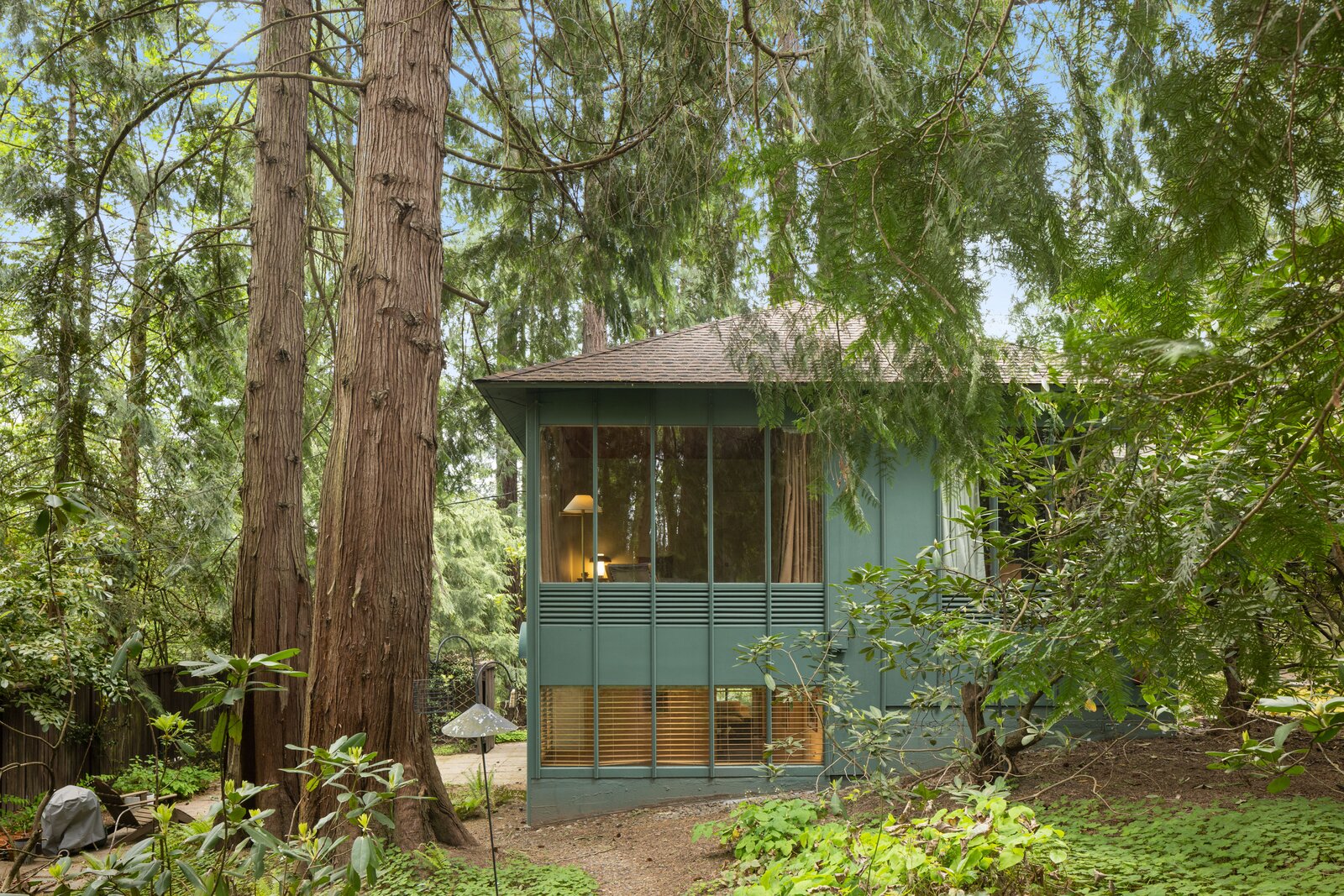 Photo 9 of 9 in One of John Yeon’s Best-Preserved Homes Hits the Market ...