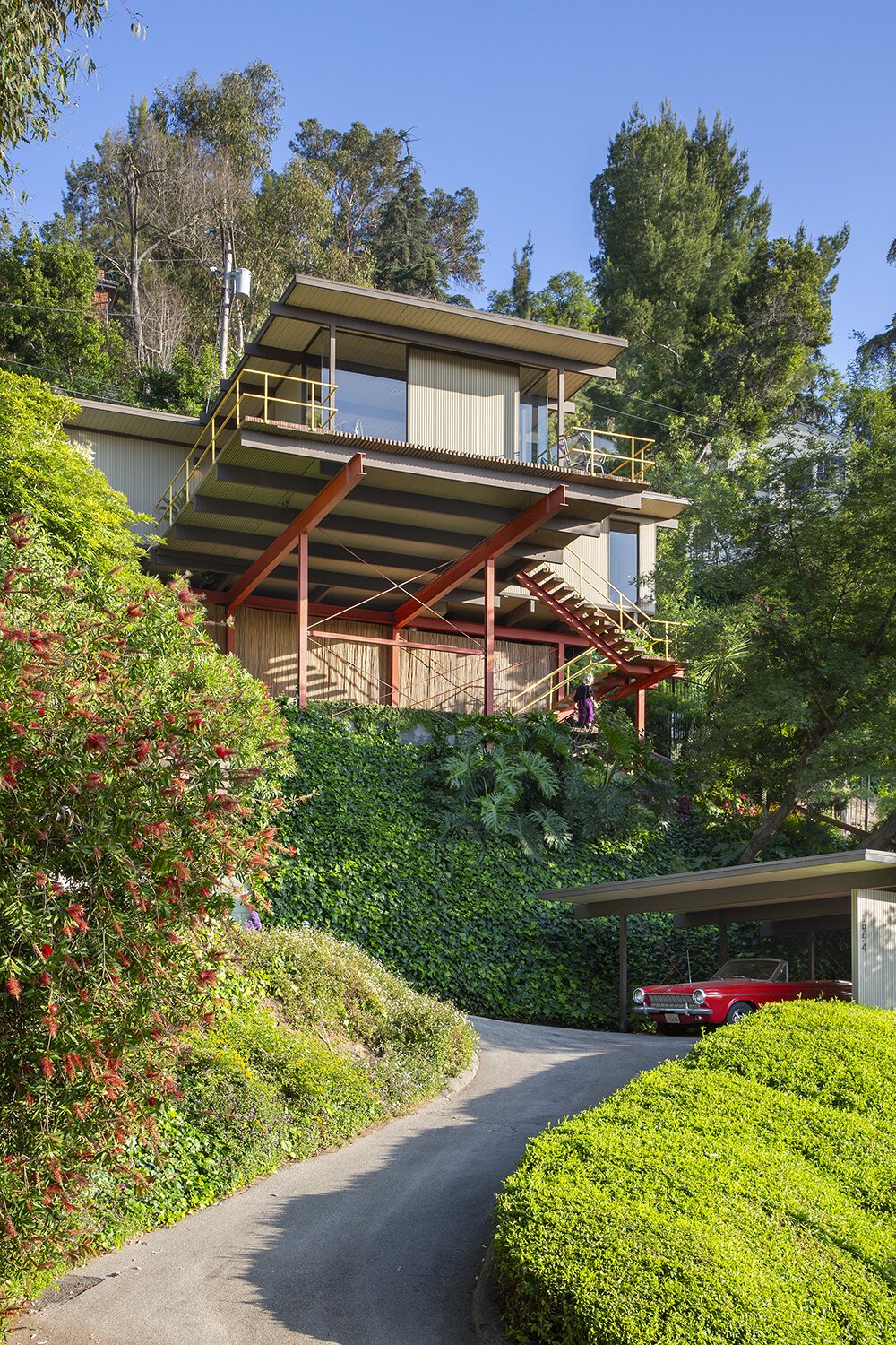 Photo 2 of 10 in This L.A. Midcentury Has Views of the Hollywood Sign ...