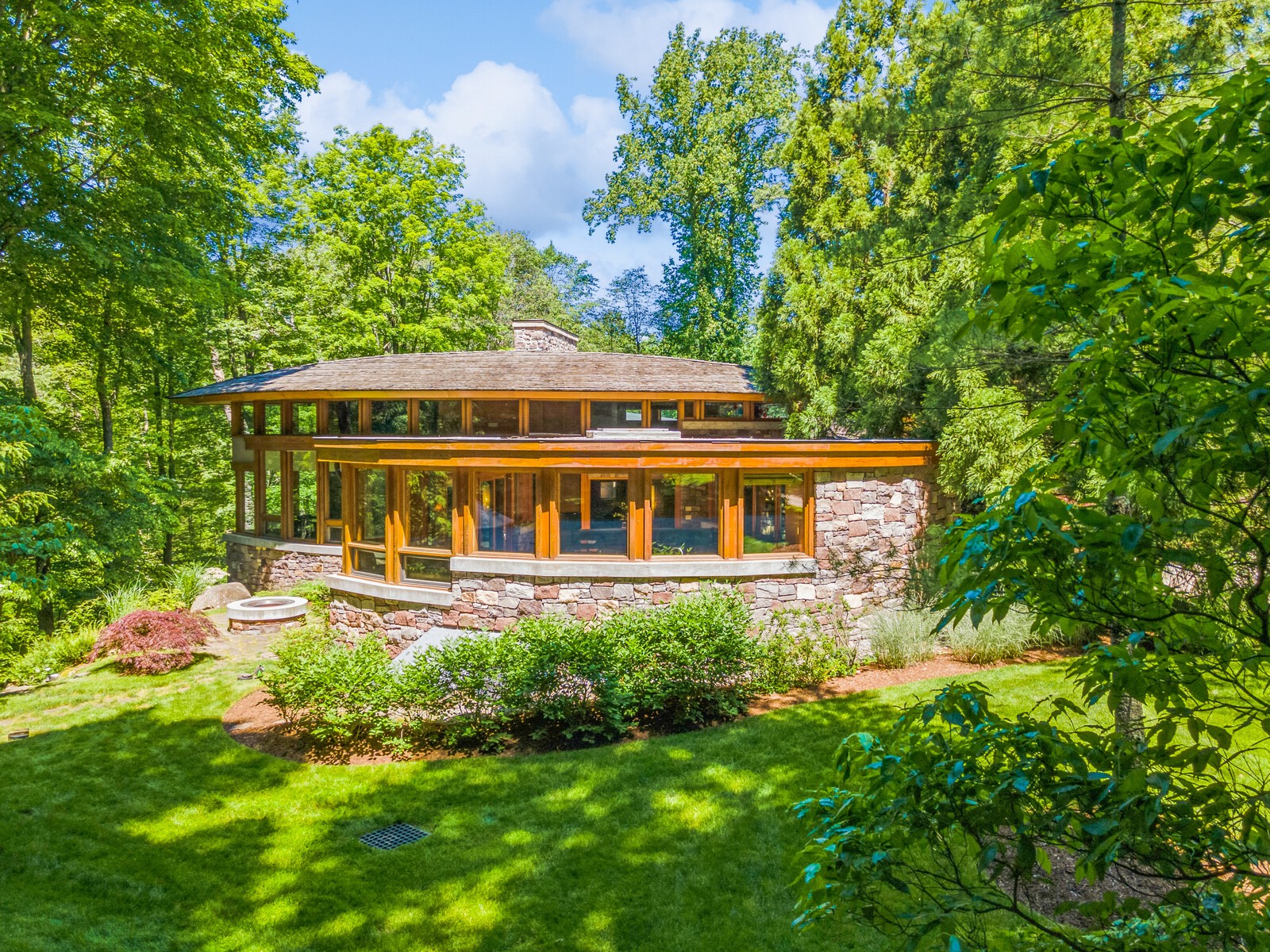 In Connecticut, a Timber Home by a Frank Lloyd Wright Apprentice Asks ...