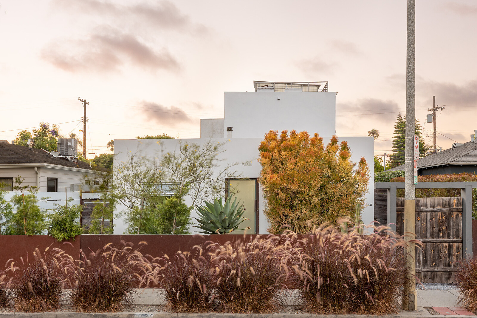 Photo 2 of 11 in Designer Jennifer Siegal Is Selling her Modular Venice ...