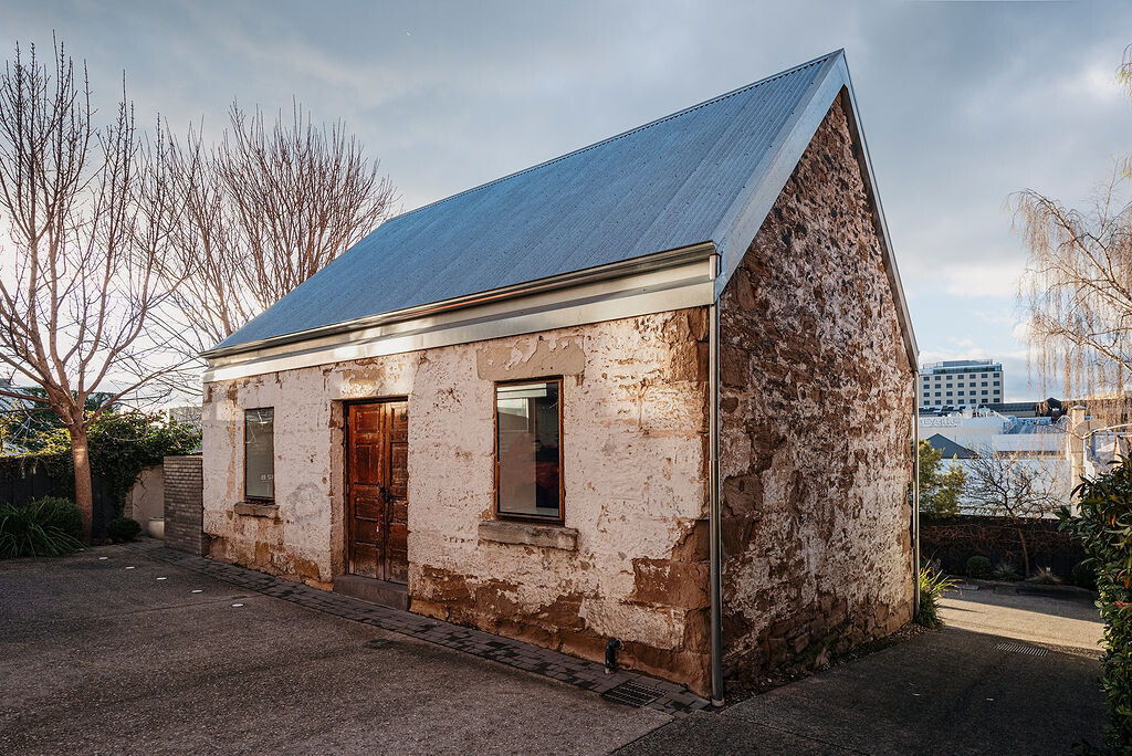 If You Love Second Acts, Here’s a Dramatic Barn Reno in Tasmania for ...