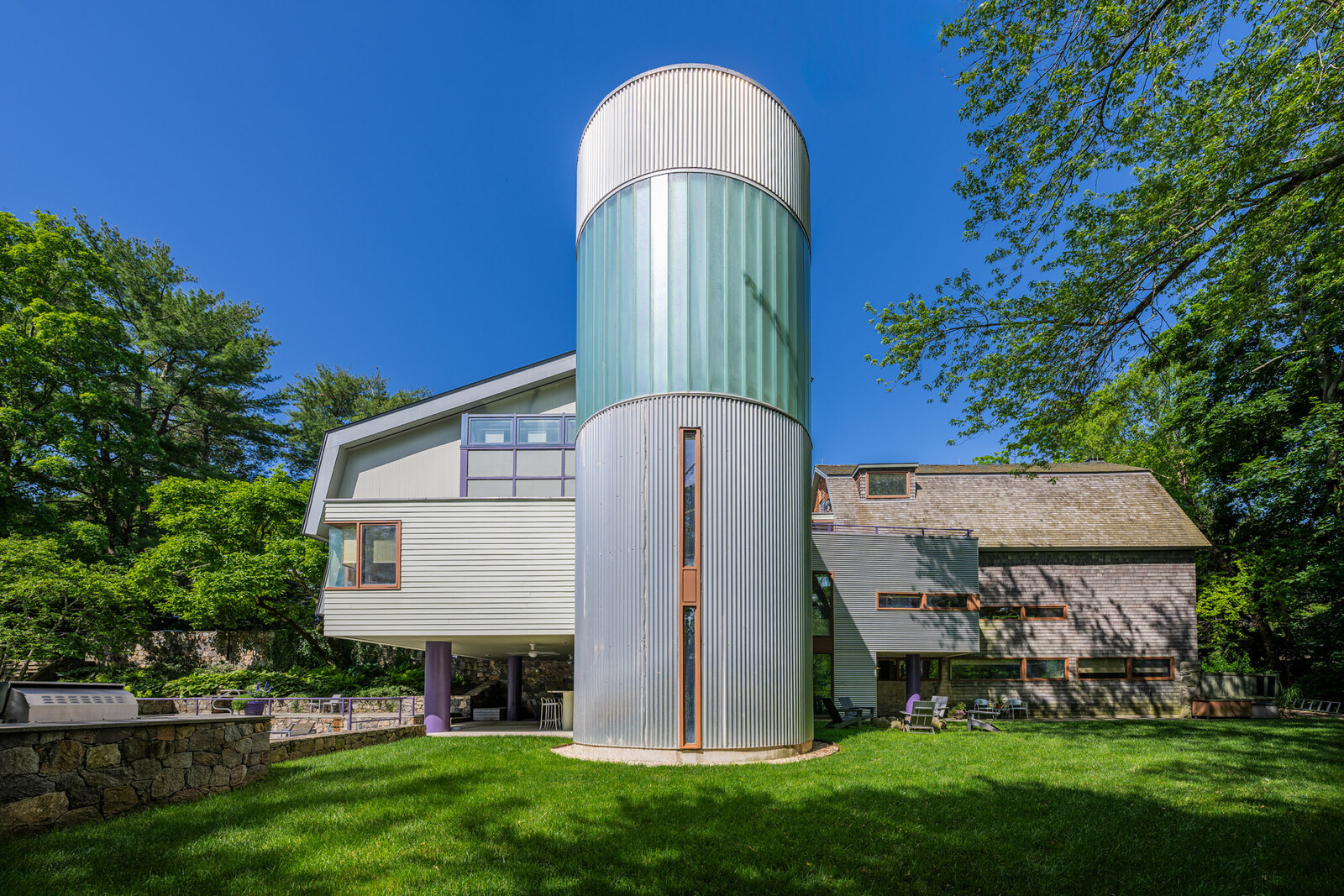 Charles Gwathmey’s Radically Reinvented Connecticut Barn Lists for $4 ...
