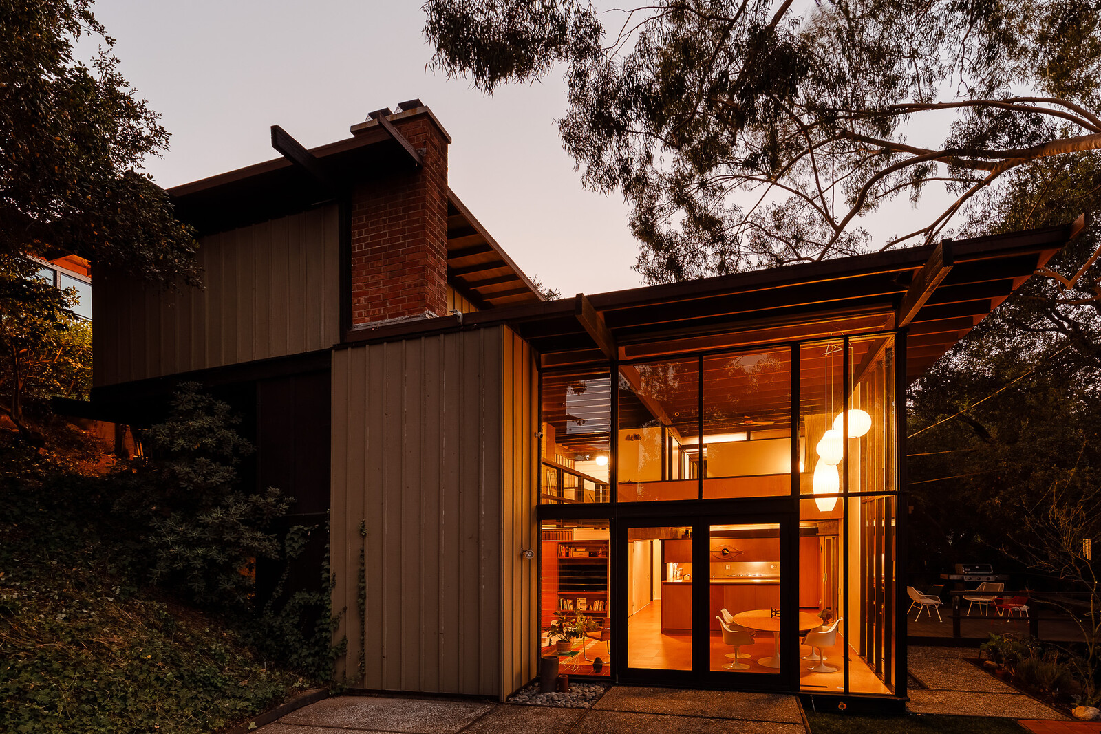 Photo 1 of 15 in A Landmark Midcentury by the Father of California Post ...