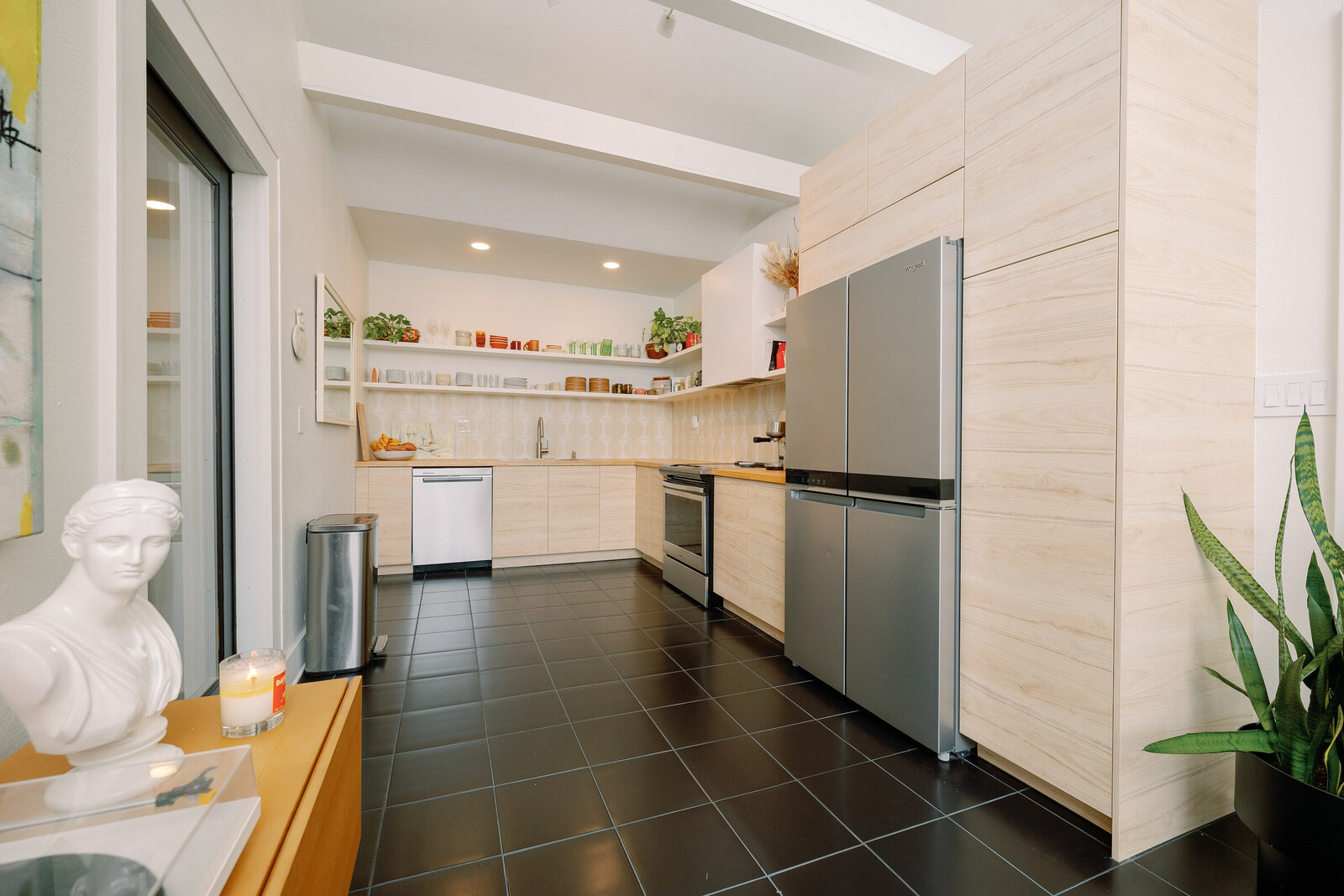 Photo 5 of 14 in Two Artists Lovingly Restored This $740K Florida ...