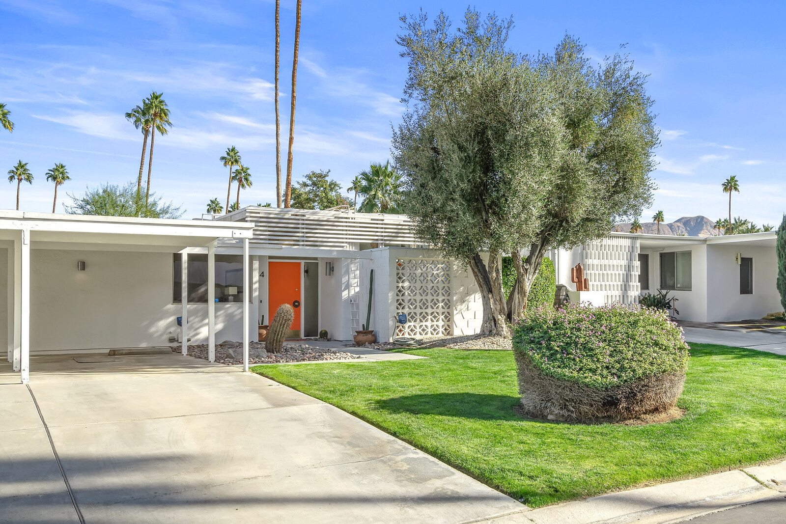 Photo 11 of 12 in You Can Live Like It’s 1963 in This $695K Palm ...