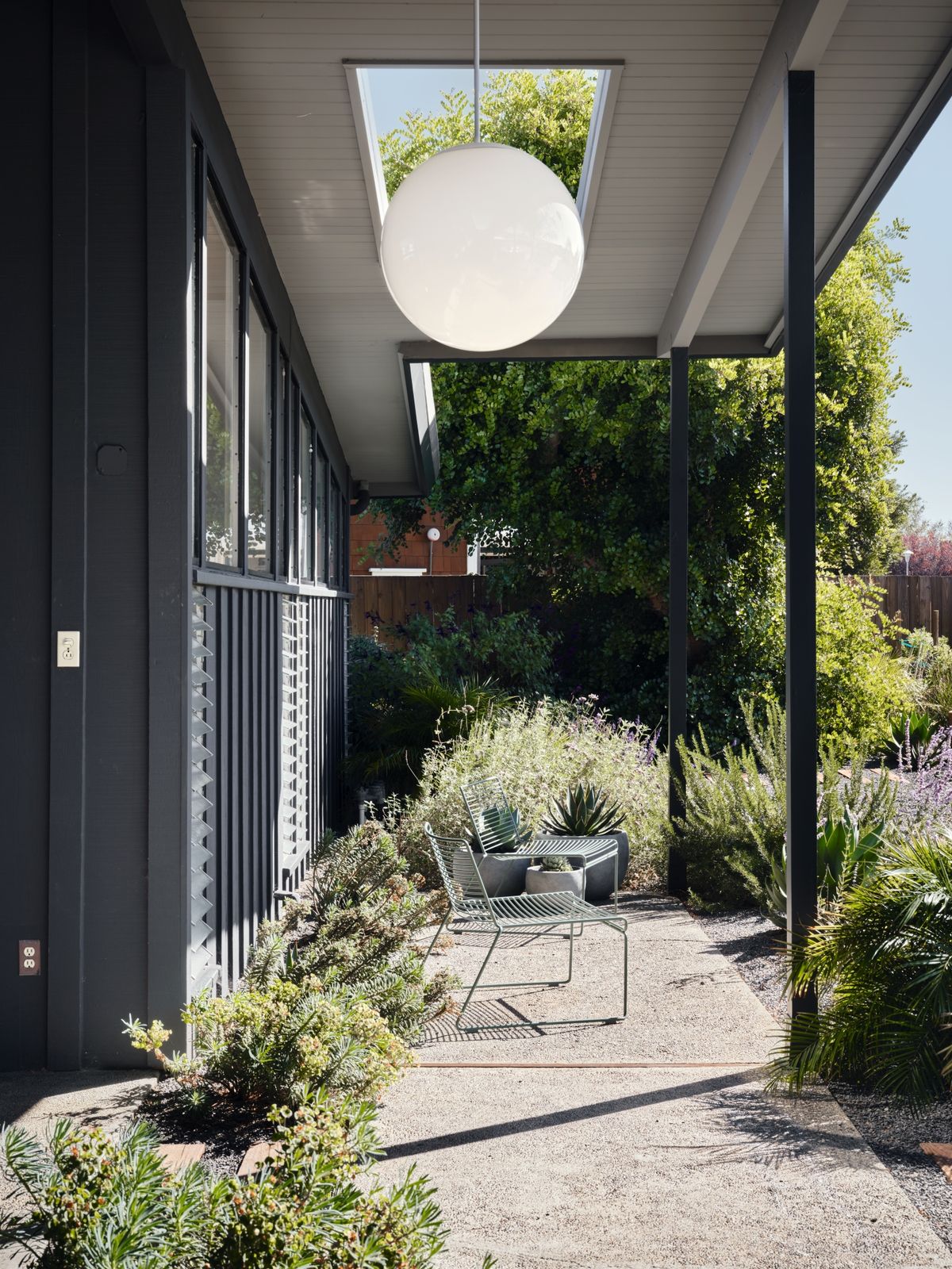 Photo 3 of 14 in This $3.9M Midcentury on the San Francisco Bay Comes ...