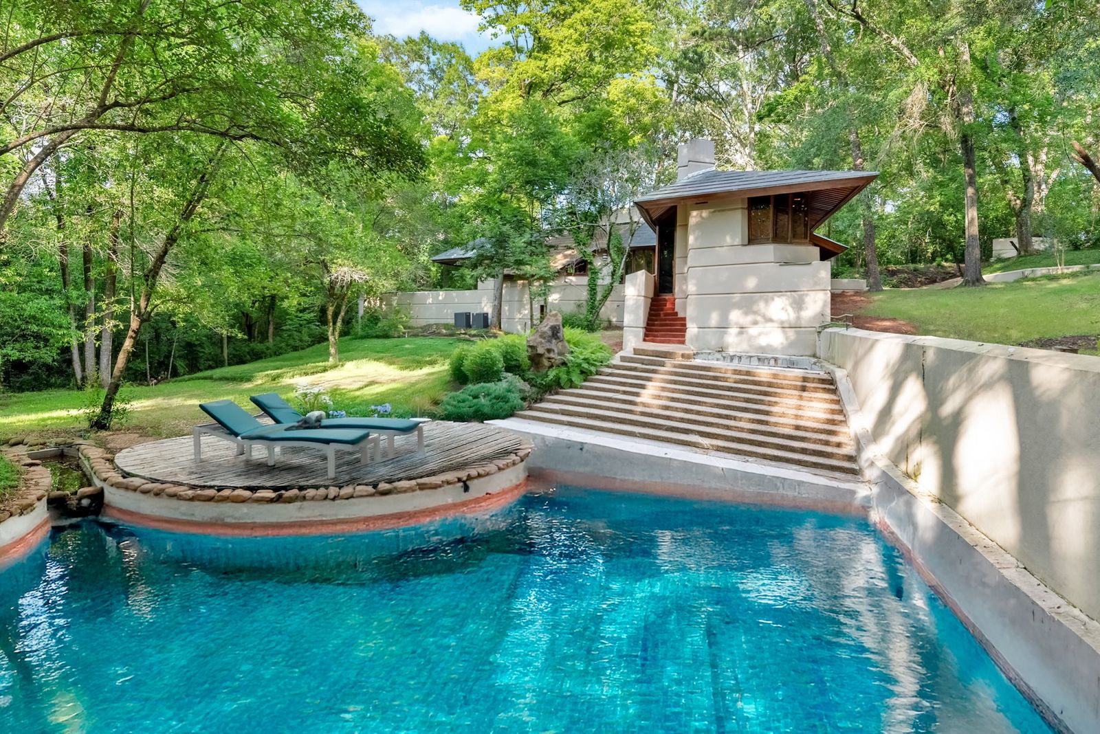 Photo 16 of 16 in Frank Lloyd Wright’s Fountainhead Residence Just Hit ...