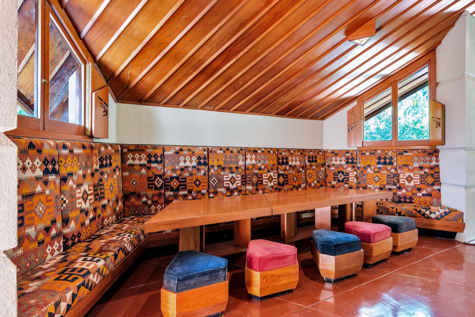 Photo 5 of 16 in Frank Lloyd Wright’s Fountainhead Residence Just Hit ...