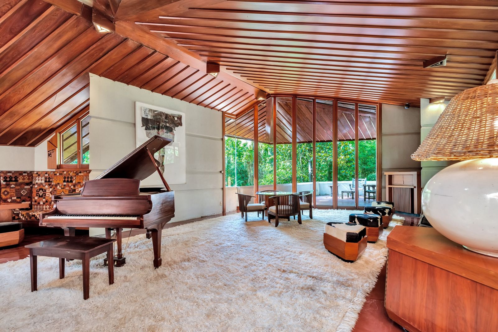Photo 2 of 16 in Frank Lloyd Wright’s Fountainhead Residence Just Hit ...