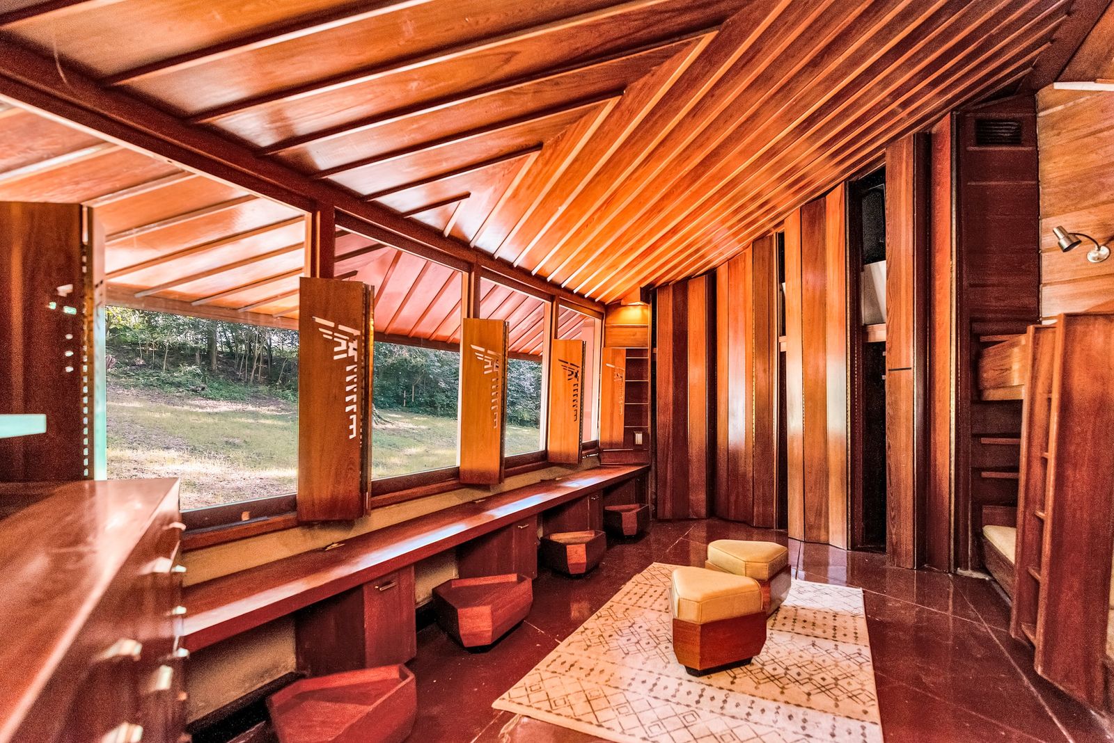 Photo 4 of 16 in Frank Lloyd Wright’s Fountainhead Residence Just Hit ...