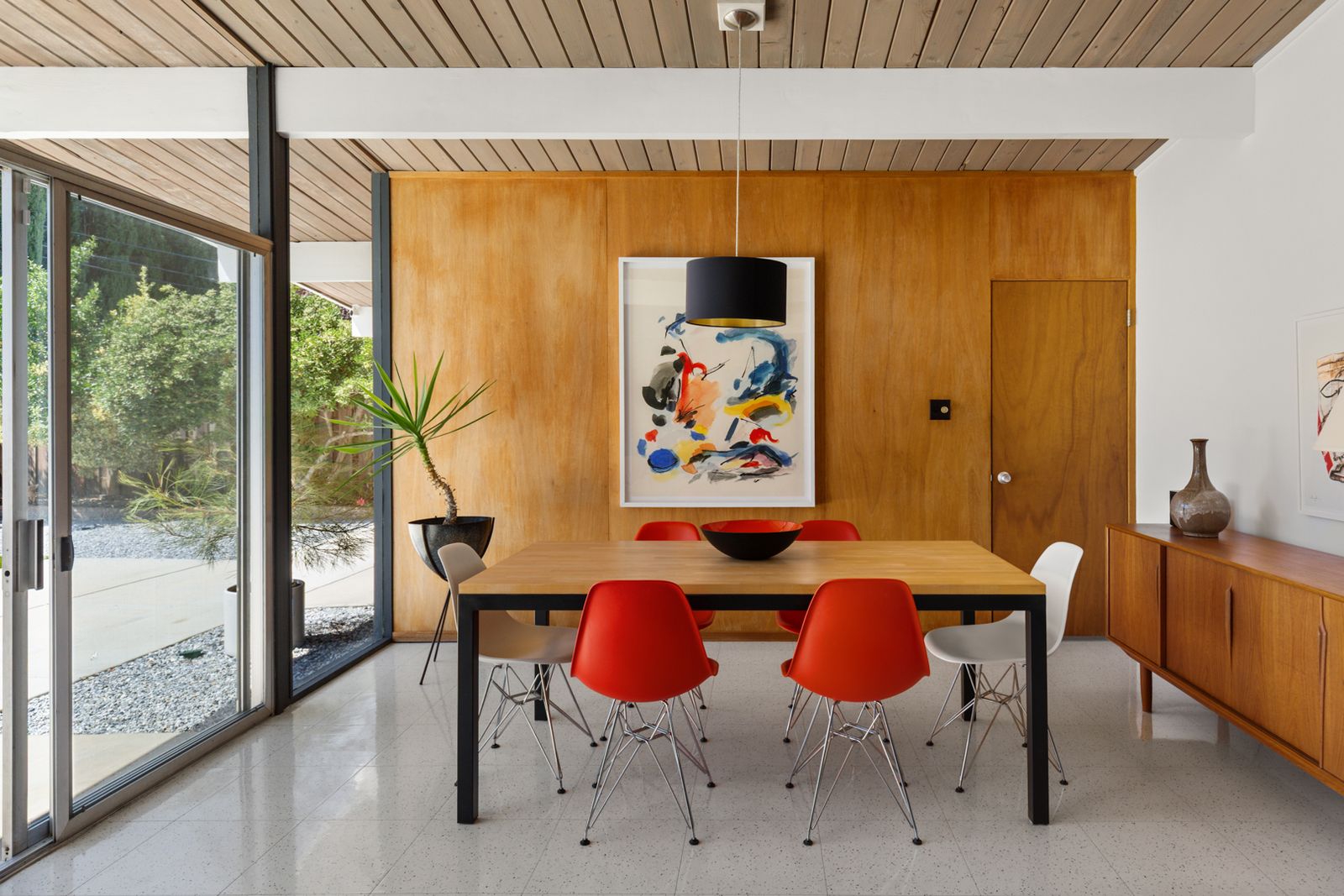 Photo 3 of 14 in If You Like Eichlers, You’ll Love This $1.4M Bay Area Gem - Dwell