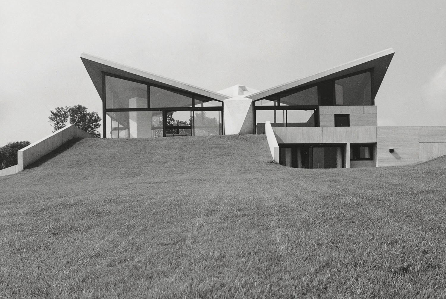 Photo 5 of 9 in From Bauhaus Student to Brutalist Supreme: Highlights ...