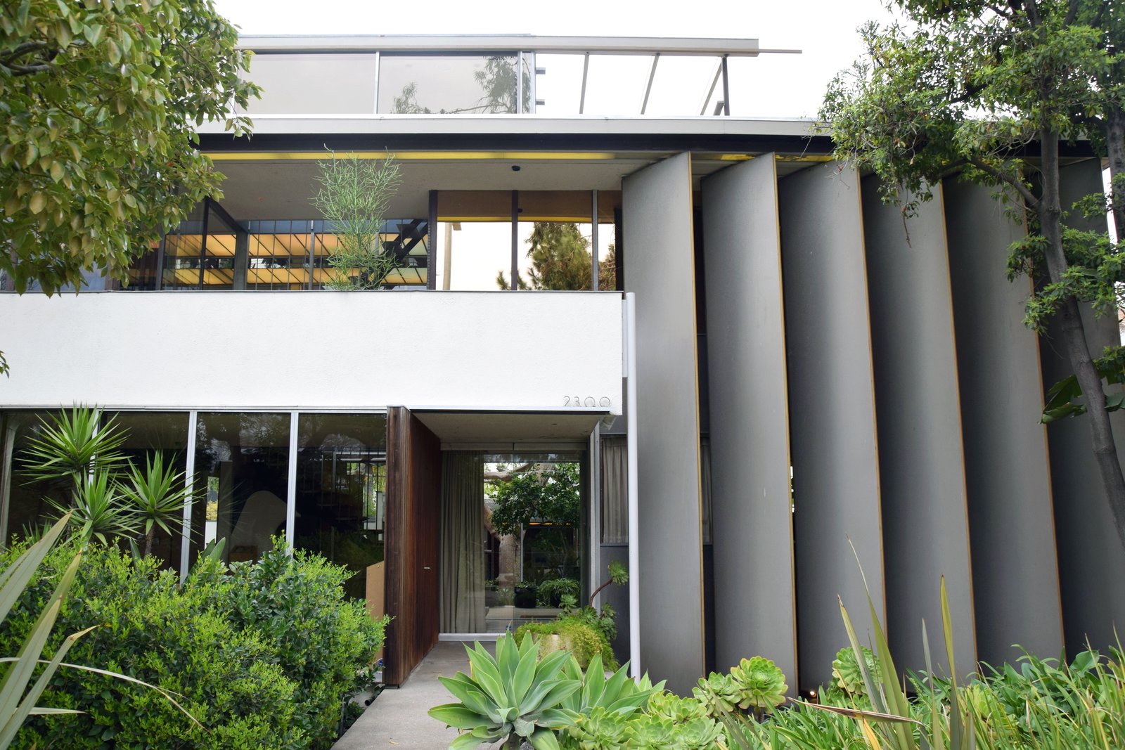 Photo 2 of 11 in Iconic Perspectives: Richard Neutra's VDL Studio ...