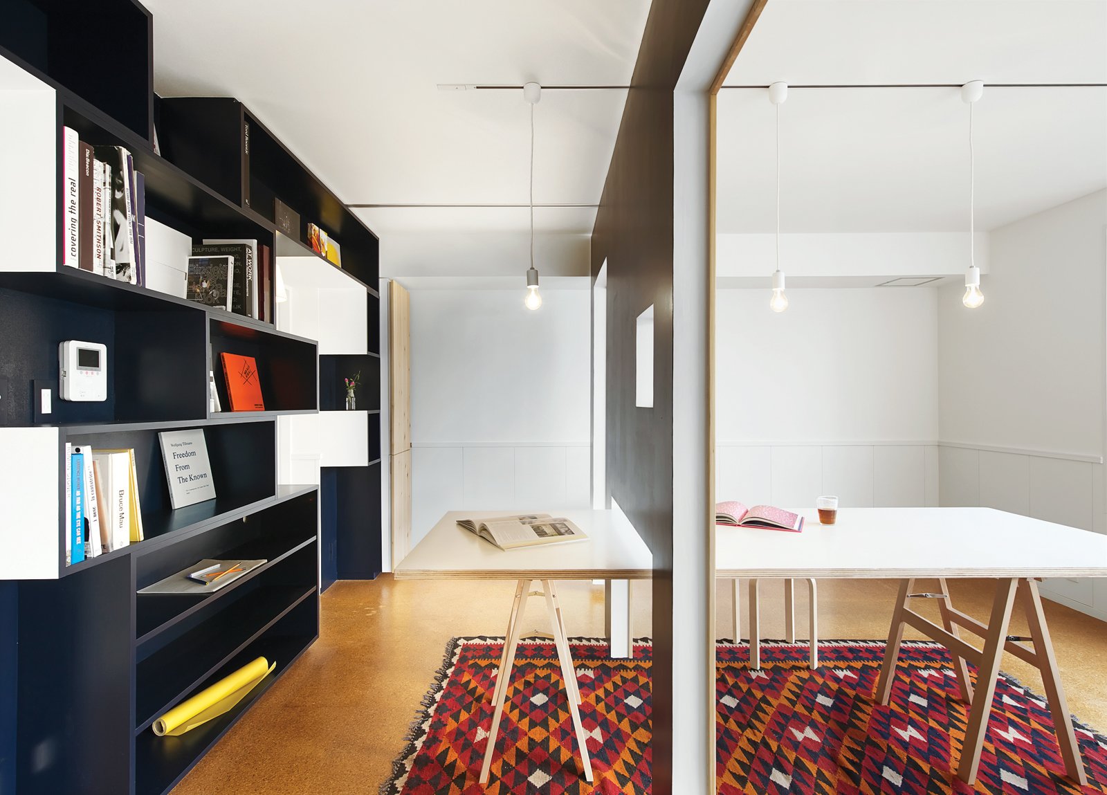 Photo 11 of 12 in 12 Functional Modern Home Libraries from Modern Homes ...