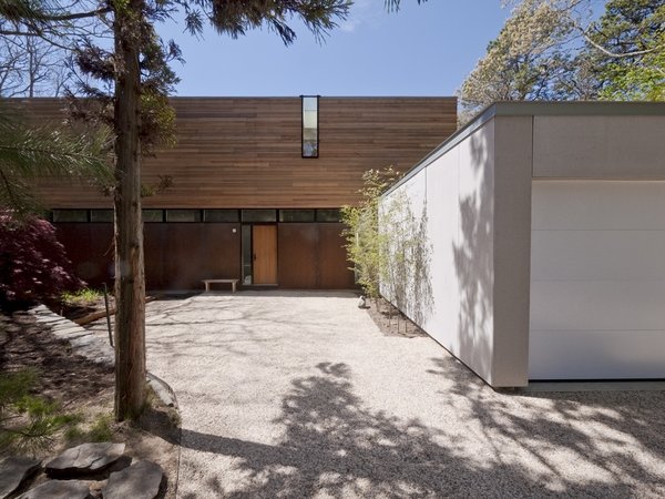 Lightbox Wainscott Modern Home in New York by Bernheimer Architecture ...