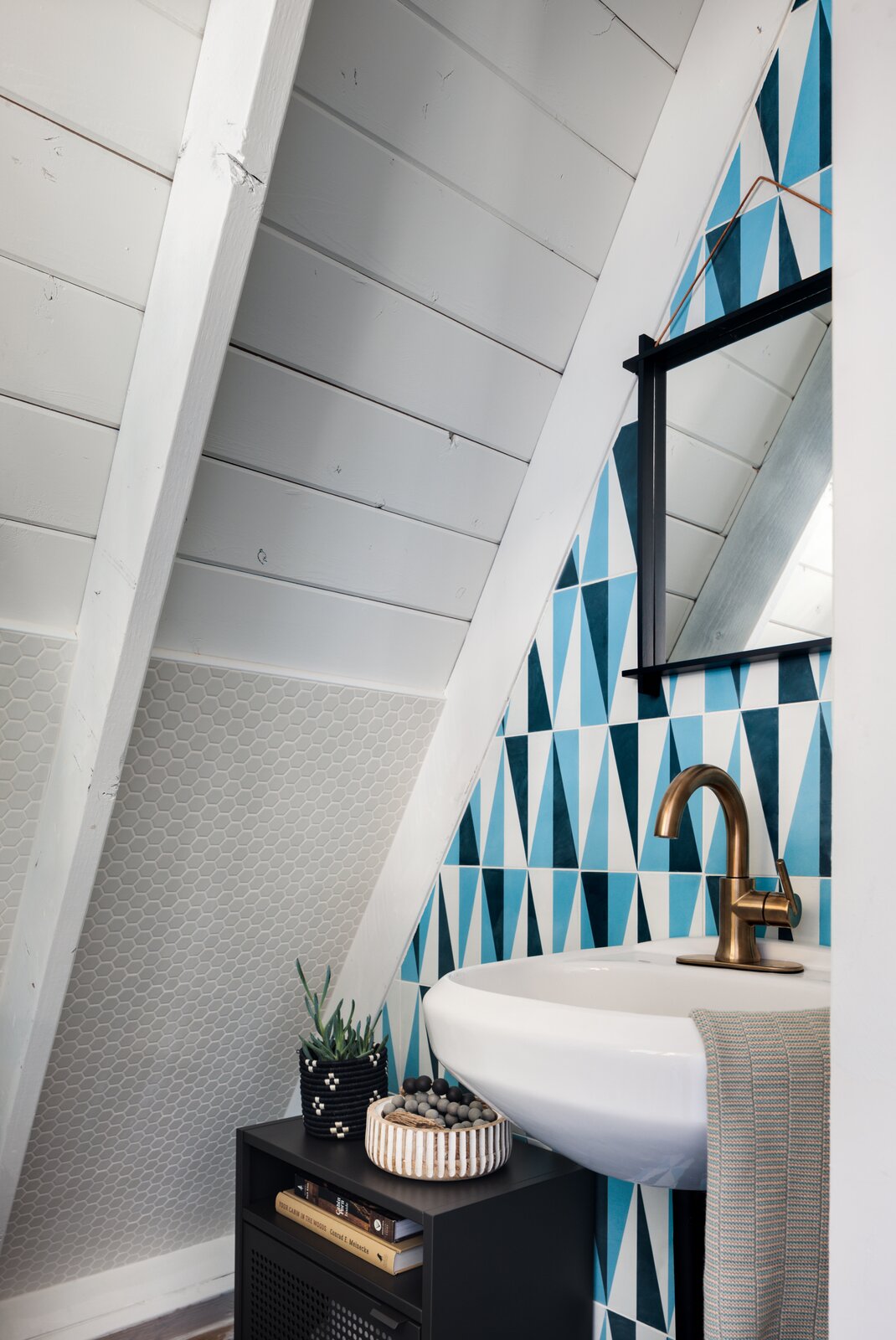 Photo 5 of 8 in Budget Breakdown: A Couple Roll Up Their Sleeves to ...